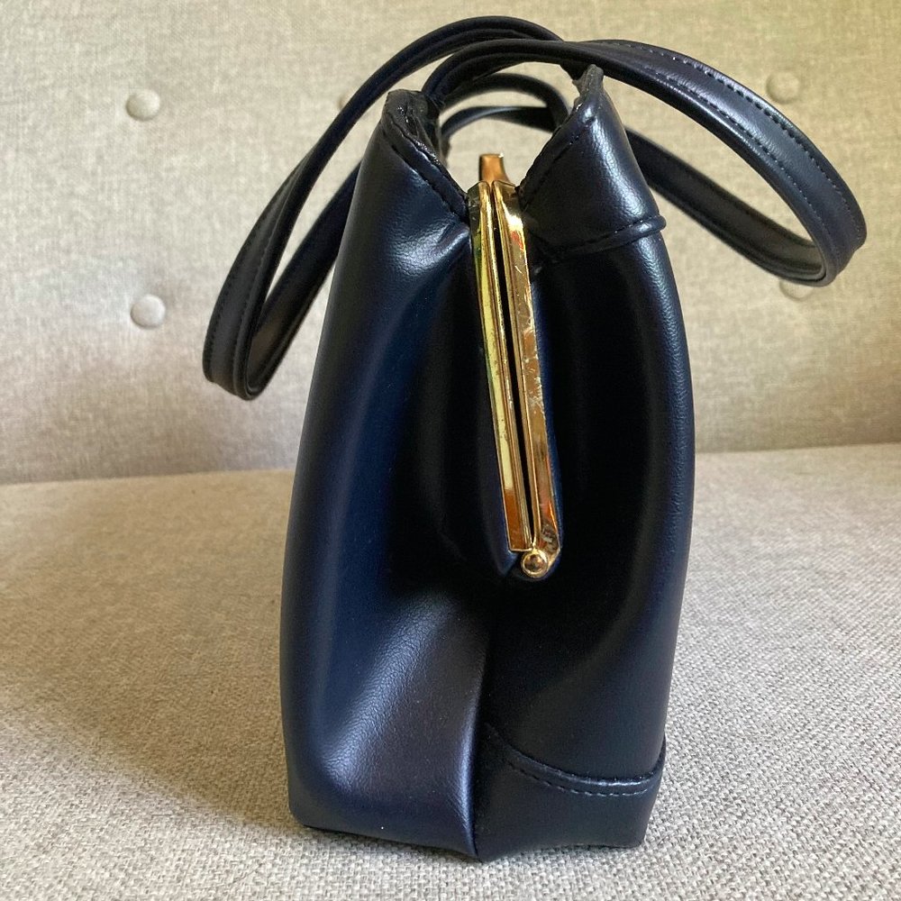 1960's Navy Blue Vinyl Purse With Clasp And Pleated D… - Gem
